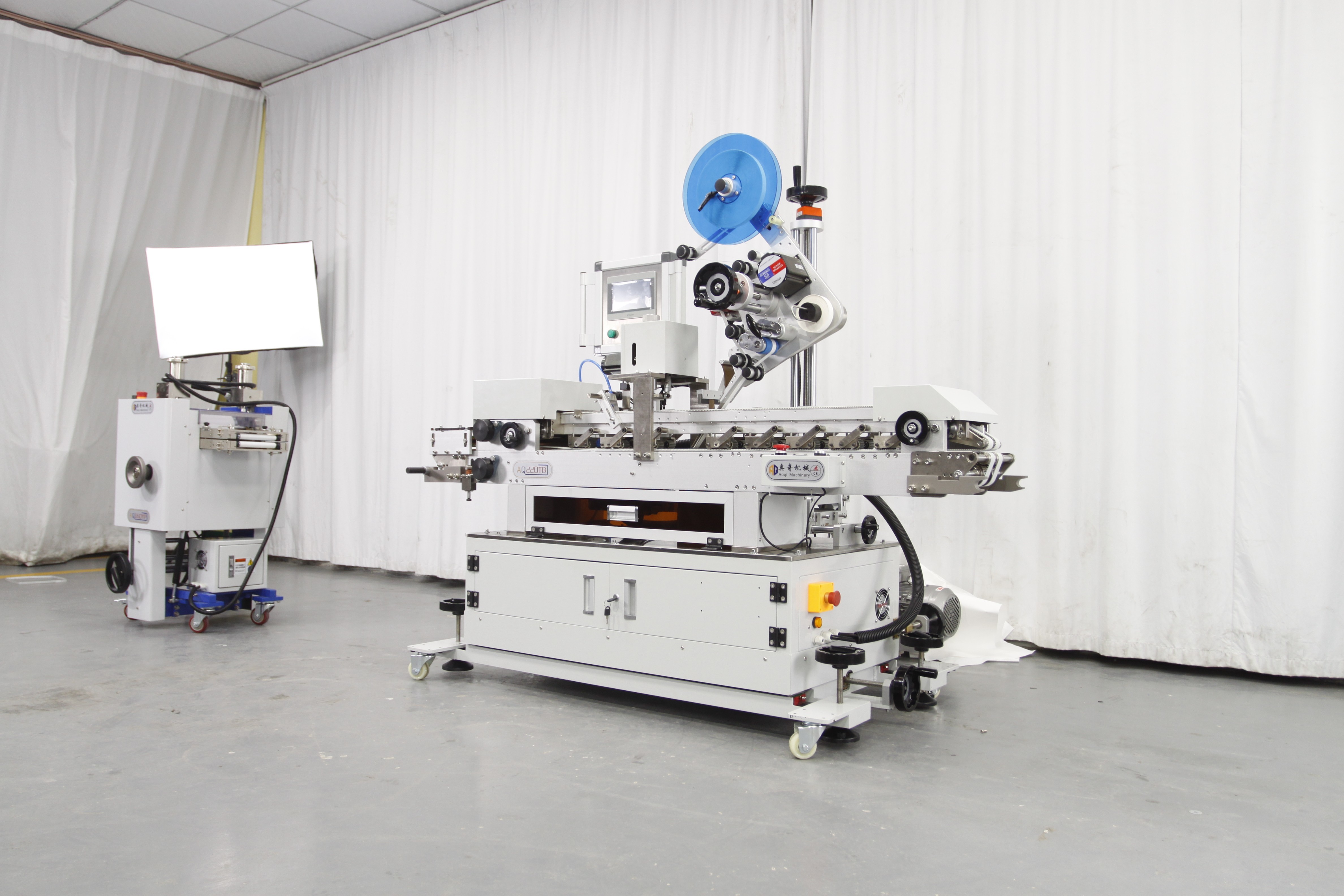 220 Volt Label Sealing Machine 35mm Max Length With Automatic Running Light